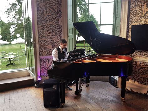 Jon Andrews Singer Pianist London Alive Network