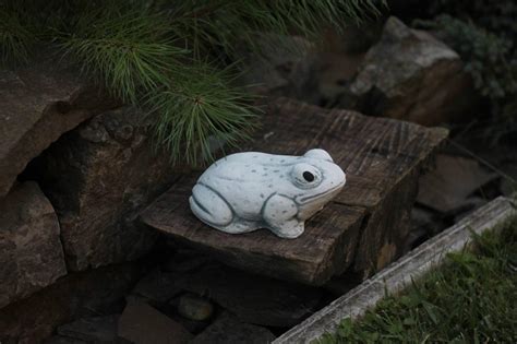 ᐉ Садова фігура статуетка Жаба середня сидяча з цементу ручна робота 9 см 625039 • Краща ціна