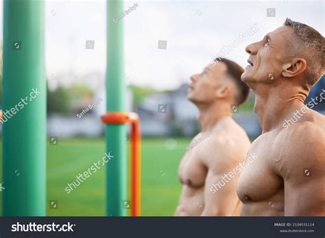 Side View Two Shirtless Bodybuilders Standing库存照片2104031114 Shutterstock