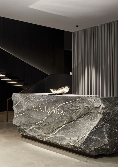 Гипсовый барельеф на заказ в СПб материалы цены фото