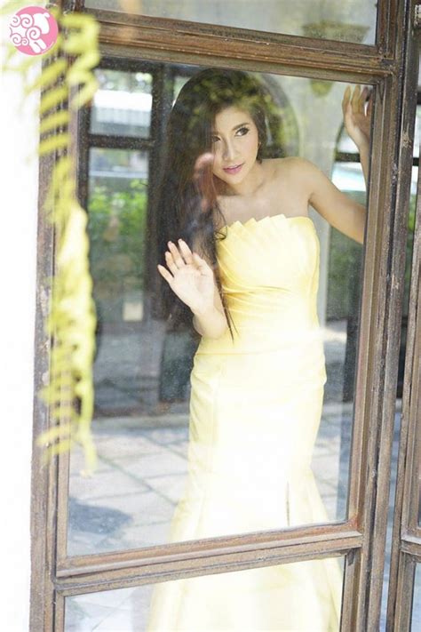 ชุดออกงานเเบบเกาะอก เช่าถูกราคาไม่แพง มีหลากหลายสีให้เลือก Rentsheep