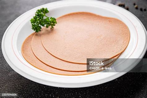 소시지 채식주의자 Seitan 간장 제품 성분 콩과 식물 고기 없음 전채 야채 요리 신선한 미식가 음식 테이블에 배경 촌사람 음식 평면도 사본 공간 다이어트 채식주의 자 및