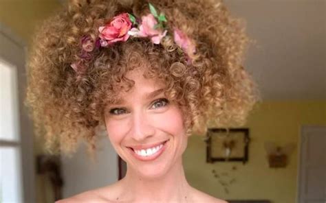 O Tânără De 32 De Ani A Devenit Antrenoare Sexuală După Ce A Rămas Fără