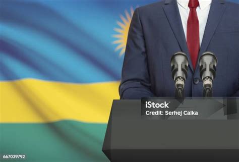 사업가 또는 정치인은 배경에 국기와 연단 뒤에서 연설을 르완다 기에 대한 스톡 사진 및 기타 이미지 기 기업 비즈니스 기업 재무와 산업 Istock