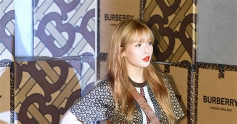 현아 당당한 포즈