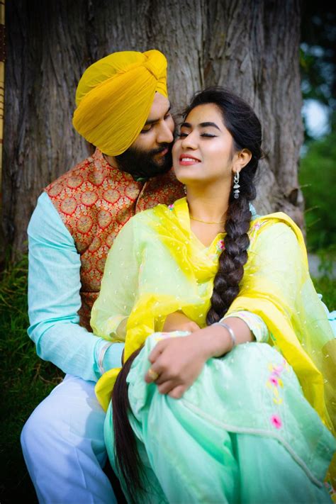 Pin By Prabh Singh On Sardar Sardarni Couples Poses For Pictures Cute Couple Poses Punjabi