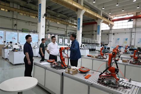 湘潭大学一行来工训中心调研交流 山东大学工程训练中心