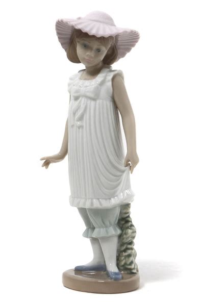 Фарфоровая фигура Девушка в шляпе Испания Nao By Lladro купить по выгодной цене в интернет
