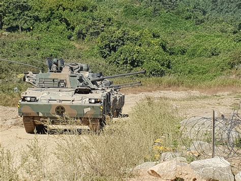 자주국방네트워크 기동 간 조준 사격을 준비 중인 K 21 보병전투장갑차 사진 페북지기 촬영