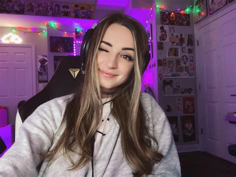 Late Night Stream Scrolller