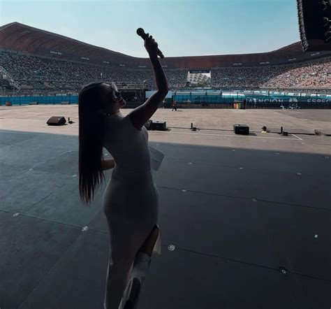 Una Emocionada Karina Ramos Celebra Un Momento De Su Carrera Que Jamás
