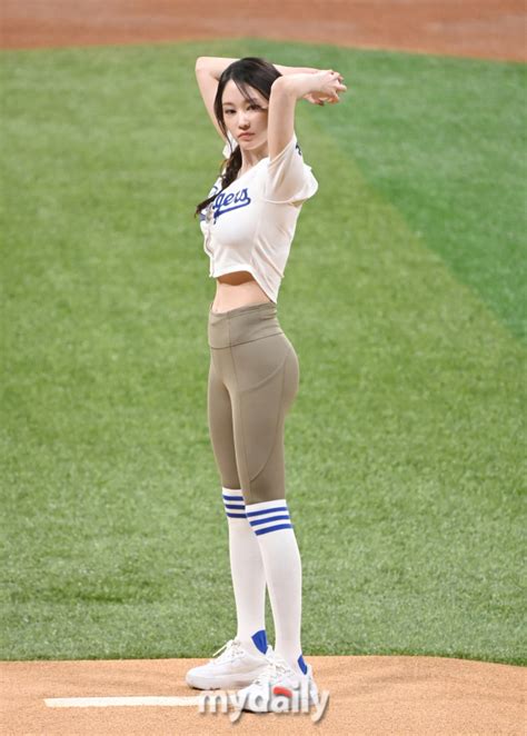 [md포토] 전종서 레깅스 입고 Mlb 시구