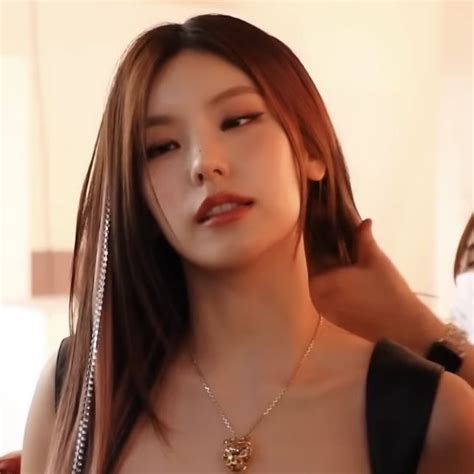 Itzy Yeji Itzy Pretty Photos Icons Party