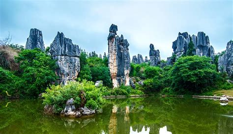 云贵高原喀斯特地貌 云贵高原地貌 丹霞地貌和喀地貌 大山谷图库
