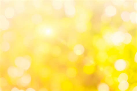 따뜻한 색상과 밝은 금광을 흐리게 하는 자연스러운 노란색 배경 보케 또는 크리스마스 배경 하늘 맑은 색상 오렌지 빛 패턴 일반 추상 플레어 저녁 구름 흐리게 0명에 대한