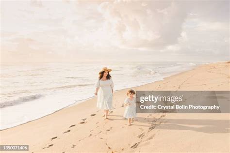 Beautiful Pregnant Woman At The Beach Photos And Premium High Res