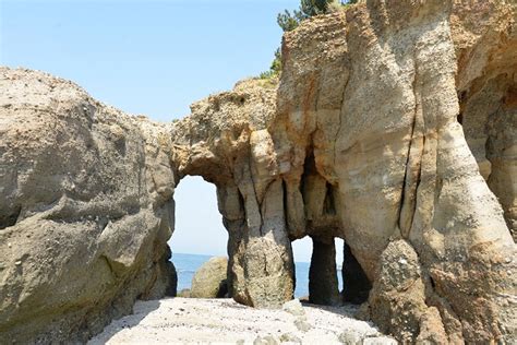 本山岬公園 くぐり岩 Chugoku Region Tourism Guide 中国地方観光情報サイト