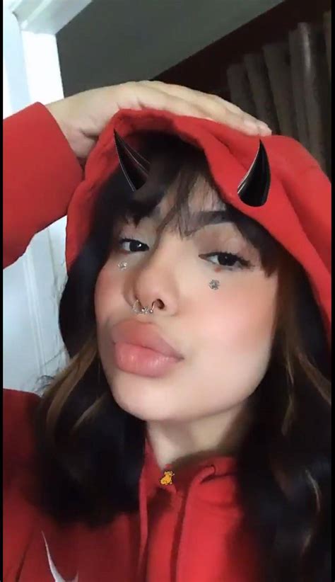 If She Was On Her Knees Would You Cum On Her Lips Scrolller