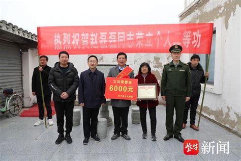 飞行员在部队荣立二等功3次三等功4次 军地领导把喜报送到家 赵磊磊 阜宁县委 军人