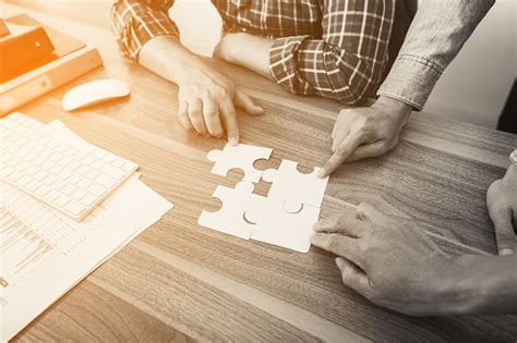 비즈니스 사람들이 성공적인 비즈니스를 보고 스마트 캐주얼 착용 성공 및 우승 컨셉 개념에 대한 스톡 사진 및 기타 이미지 개념 경영자 긍정적인 감정 표현 Istock