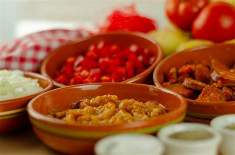 요리 굴 라 시 쵸 릿 죠 소시지와 신선한 재료를 준비 스페인 전통 음식 감자 요리에 대한 스톡 사진 및 기타 이미지 감자 요리 건강한 식생활 고기 Istock
