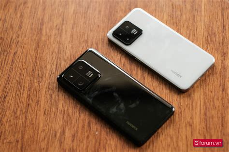 Trên tay Xiaomi 13 Pro ở Việt Nam Mặt lưng gốm camera Leica Snapdragon 8 Gen 2 sạc nhanh