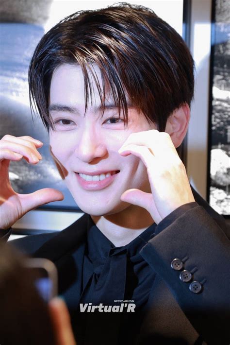 Pin Oleh Sandra Fauziah Di Jaehyun Selebritas