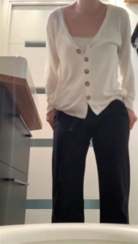 Preview Française Qui Chie