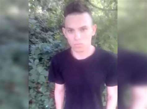 Мочить надо из за вас война Украинского военного избили и закидали камнями в родном селе о