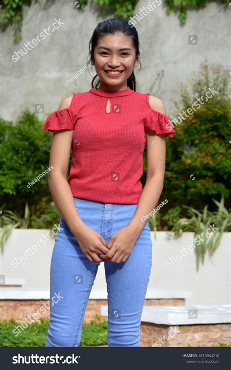 Tiny Filipina Altea