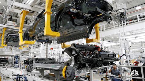 АНУ ын эдийн засаг оны эхний улиралд 1 3 хувиар тэлжээ