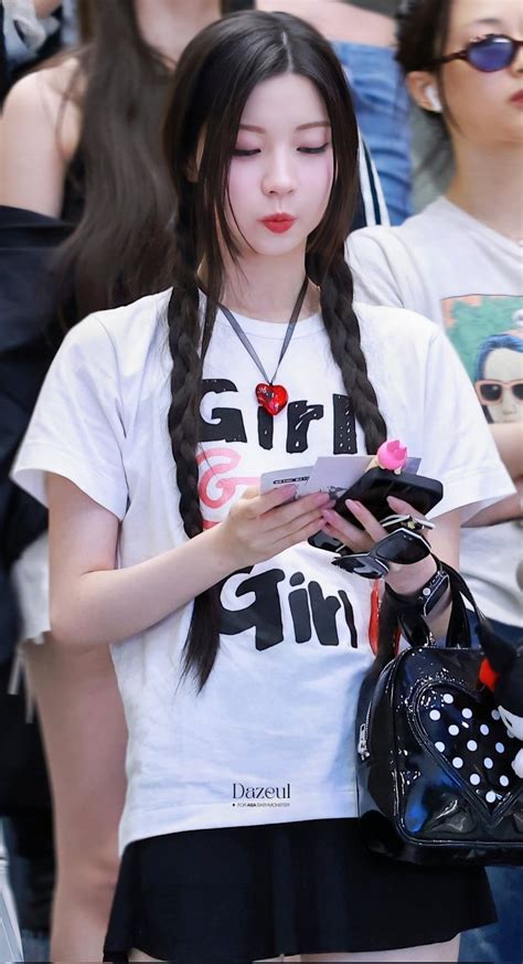 흰티셔츠 베이비몬스터 아사 공항 사진 유저방송 엠봉