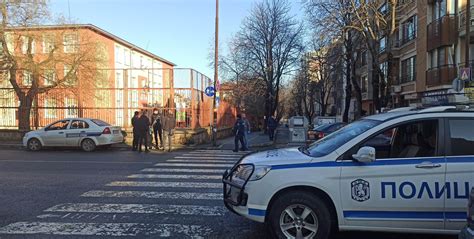 Извънредно Полиция претърсва кола на дирекция Околна среда в Бургас