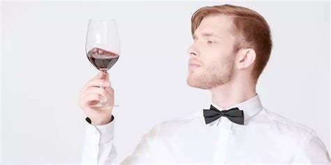 实用指南喝葡萄酒时如何优雅地摇杯 知乎