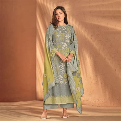 Tanvi Shinde మినీస్కర్ట్స్‌లో హొయలు పోయిన తన్వీ షిండే Namasthe Telangana