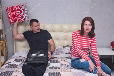 Conflicto Familiar Retrato De Marido Y Mujer Durante Dificultades Familiares Y Problemas De