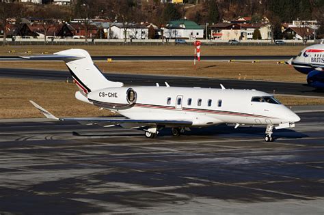 공항에서 비즈니스 제트 여객기 기업 항공편 여행 항공 및 항공기 Vip 교통편 회사 및 기업 운송 비행 및 비행 Gulfstream Aerospace에 대한 스톡 사진 및