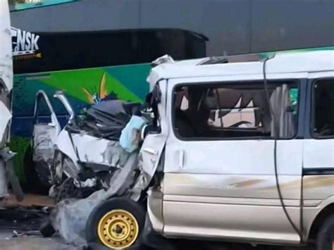 အမြန်လမ်းက စစ်တပ်စစ်ဆေးရေးဂိတ်အနီး ကား ၅ စီးဆင့်တိုက်လို့ ၃ ဦးသေ ၅ ဦးဒဏ်ရာရ