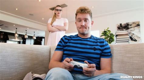 Gamer Girl Gets Cheated On With Angry Roomie Heather Honey Eporner