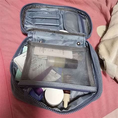 작고 예쁜데 생각보다 많이들어가서 좋아요 파우치 안에 작은 파우치로 공간분리가 되어있어