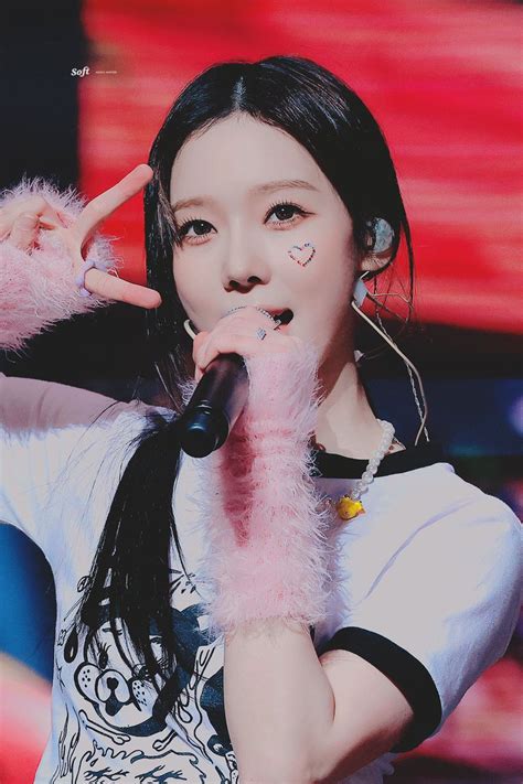 볼에 큐빅스티커로 하트모양 만든고 넘조음 🥹 백설 Mymj111