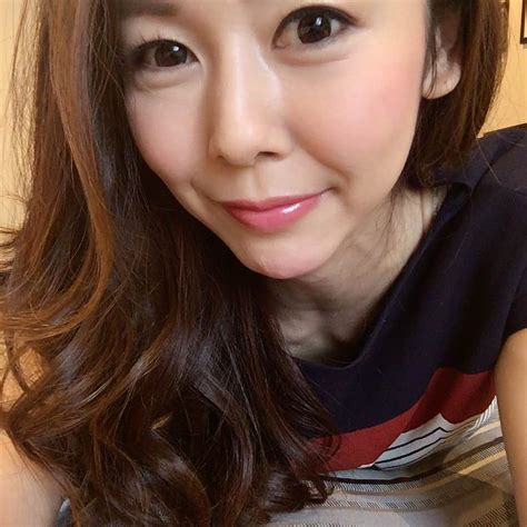 宮崎宣子さんのインスタグラム写真 宮崎宣子instagram 「ベッドが広〜い😆💕 待ち時間に遊んじゃいました…笑 では！お仕事行ってき