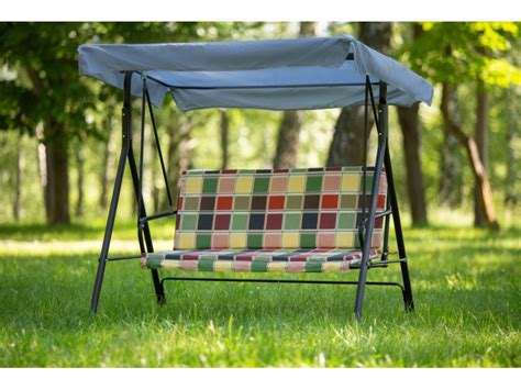 Как ухаживать за садовыми качелями