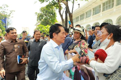 លោក ឃួង ស្រេង ៖ រដ្ឋបាលរាជធានីភ្នំពេញអនុញ្ញាតឱ្យបងប្អូនរស់នៅក្នុងលំនៅឋានបុរីវីអាយភីធម្មតា