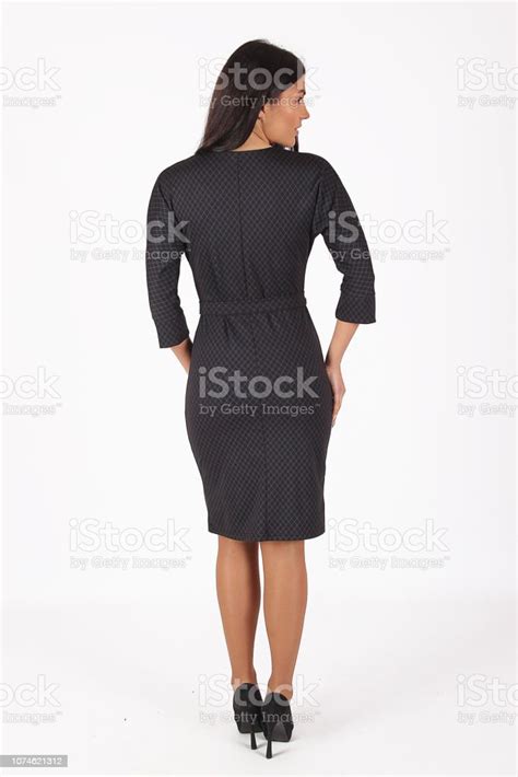 아름 다운 여성 여자 봄이을 컬렉션 마법의 모델 패션 옷 착용 날짜 드레스 꽤 캐주얼 비즈니스 유니폼 드레스 예쁜 얼굴을 위한 오피스 스타일 카페에서 커피 한잔과 함께