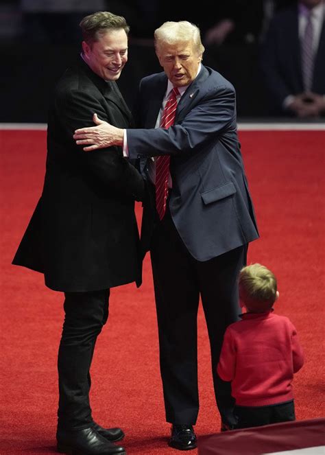 트럼프 머스크가 중국 전쟁계획 브리핑 참석 못하도록 차단”