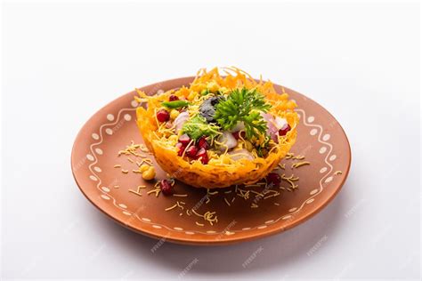 Premium Photo Aloo Tokri Chaat Or Potato Basket Stuffed Chat Or