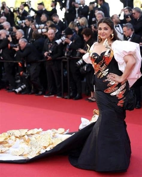 உடைந்த கையுடன் விமான நிலையத்தில் ஐஸ்வர்யா ராய் நடந்தது என்ன அதிர்ச்சியில் ரசிகர்கள்