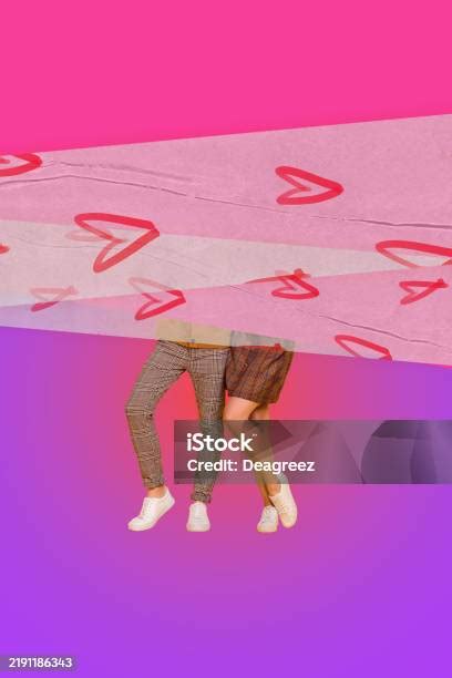 수직선 콜라주 창조적 인 포스터 서 있는 연인 젊은 커플 발렌타인 데이 몫 사랑 감정 관계 상징 그리기 배경 2명에 대한 스톡 사진 및 기타 이미지 Istock