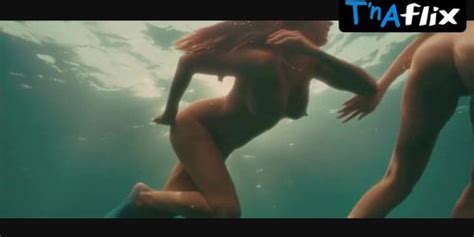 Kelly Brook Bikini Breasts Scene In Piranha 3d Tnaflix Porn Videos